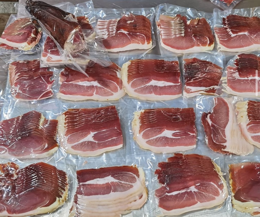 PRODAJA PRŠUTA GAZDINSTVO MARKOVIĆ | Odlična cena za njeguški pršut